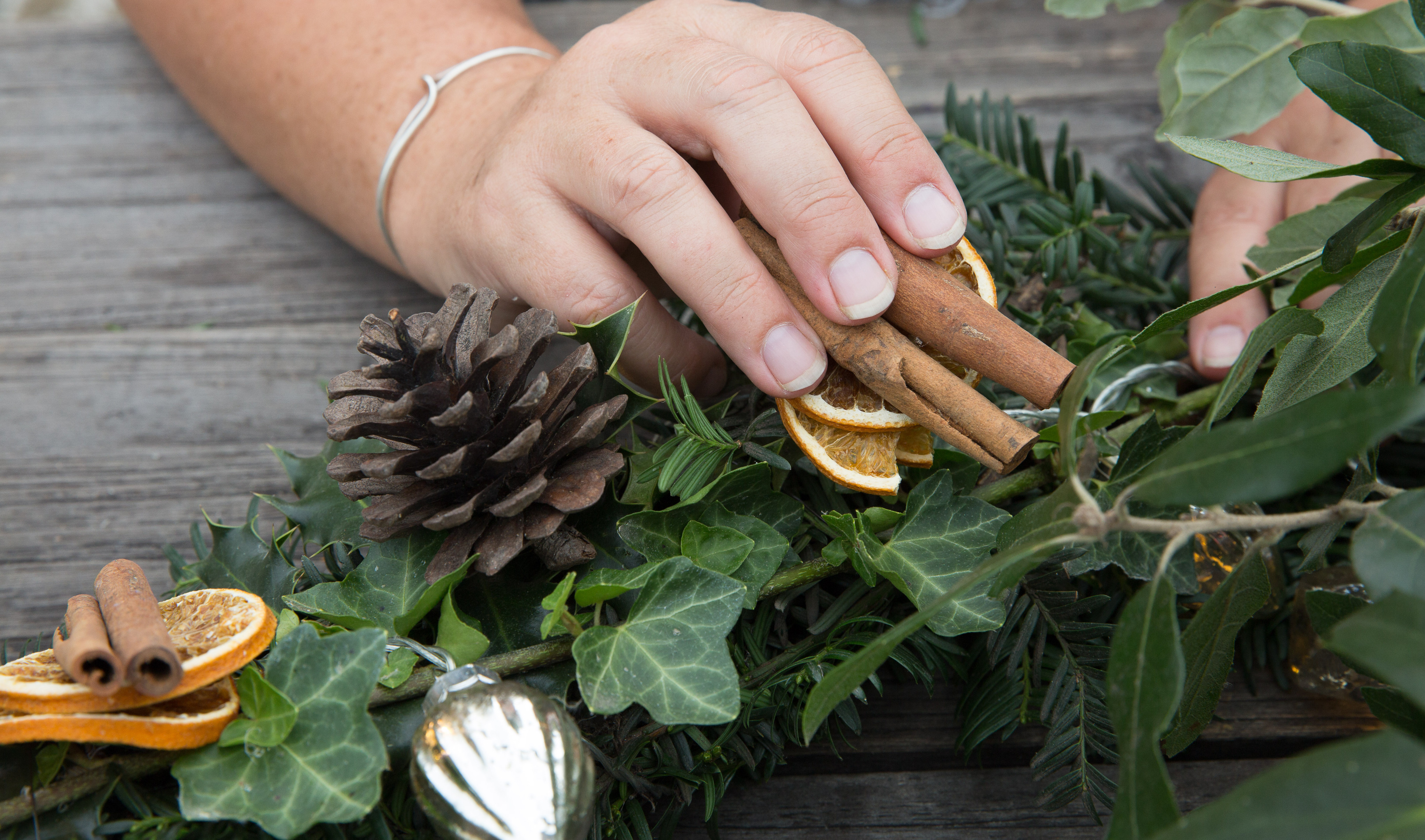 Hand wreath feature | Hen Corner